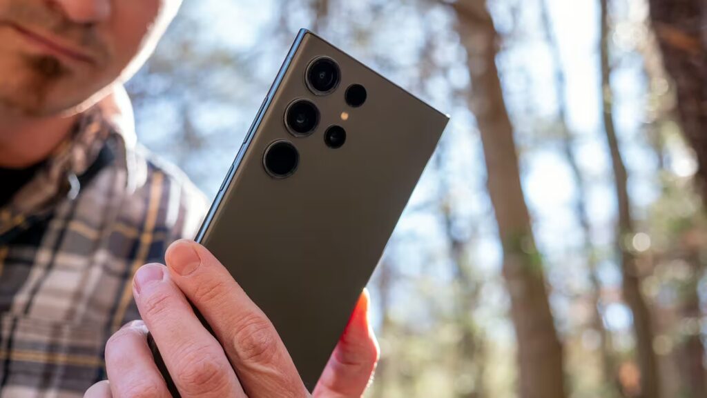 „Samsung“ AI funkcijos taps mokamos: nemokamų įrankių sąrašas kelia ...